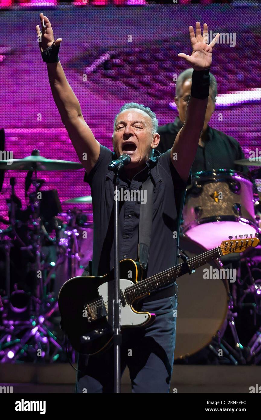 Bruce Springsteen and The E Street Band perform on tour at MetLife ...