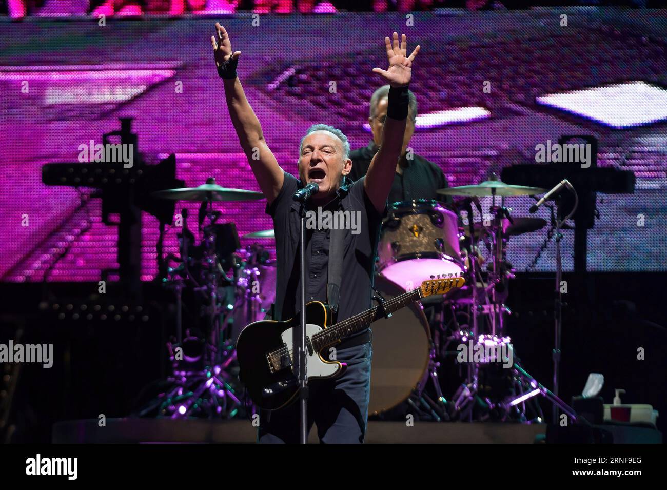 Bruce Springsteen and The E Street Band perform on tour at MetLife ...