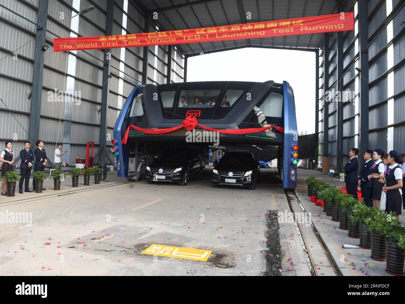 Transit elevated bus hi-res stock photography and images - Alamy
