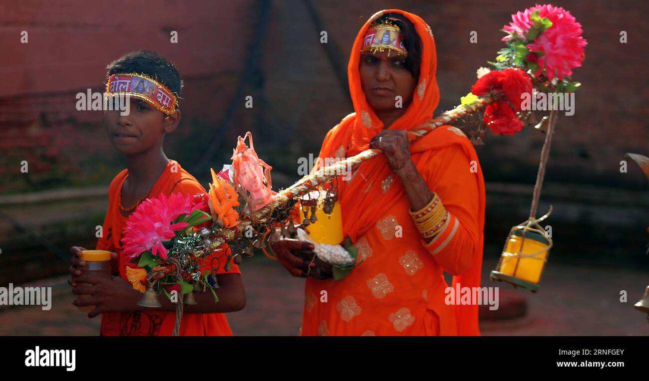 (160808) -- KATHMANDU, Aug. 8, 2016 -- Hindu devotees stand in queue to ...