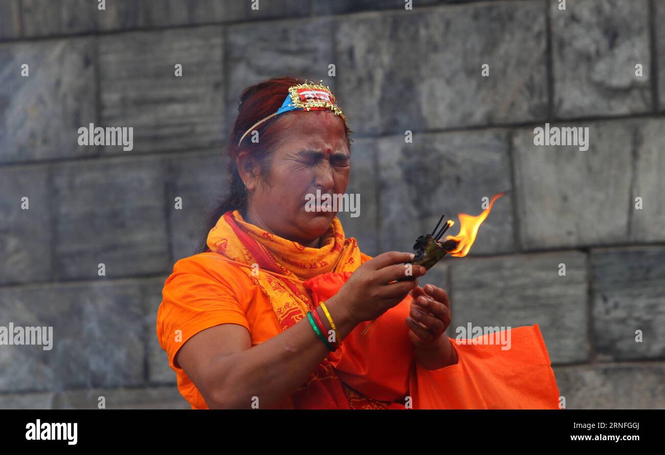 (160808) -- KATHMANDU, Aug. 8, 2016 -- A Hindu woman offers prayers ...