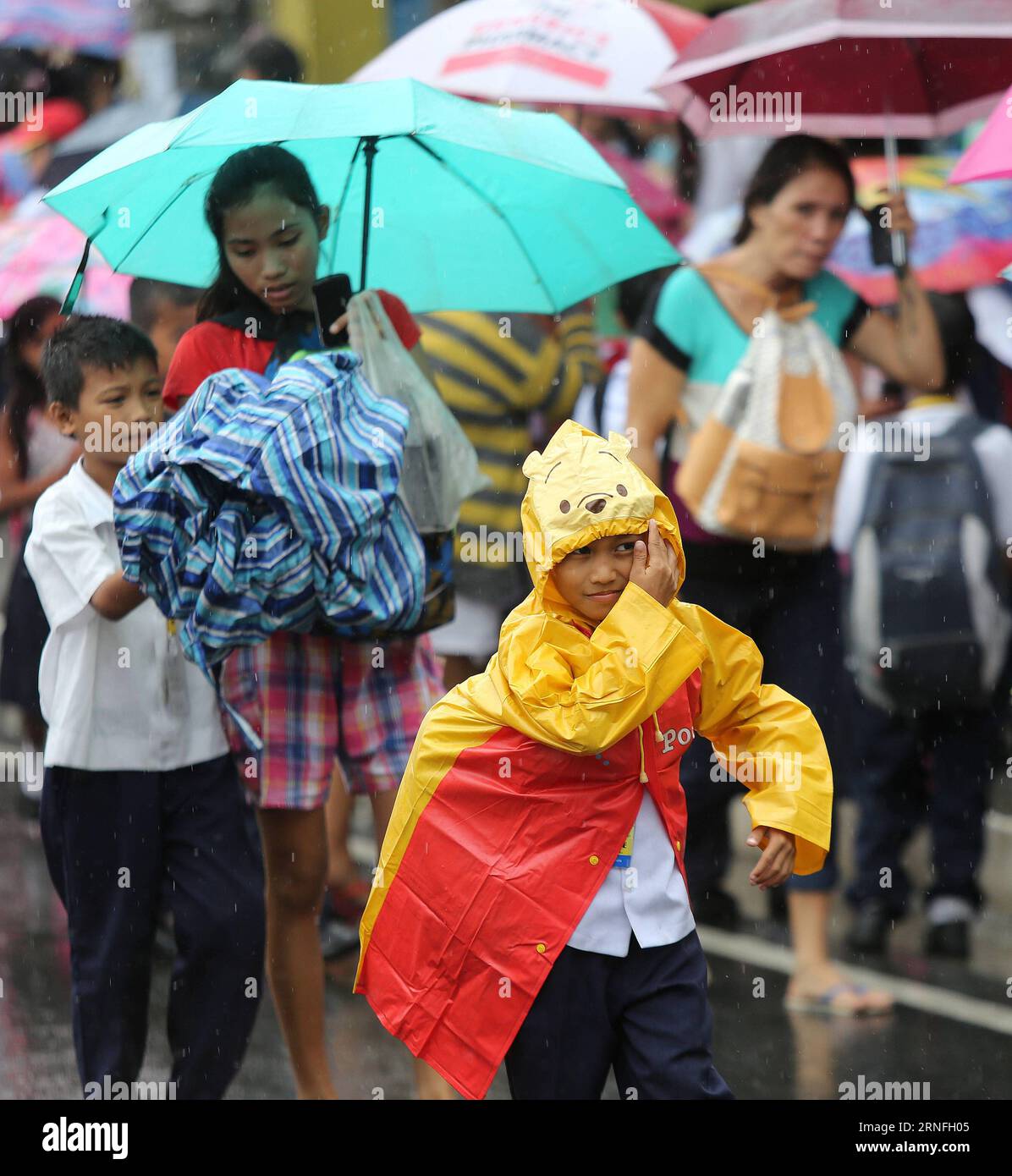 (160809) -- QUEZON CITY, Aug. 9, 2016 -- Children and parents use ...