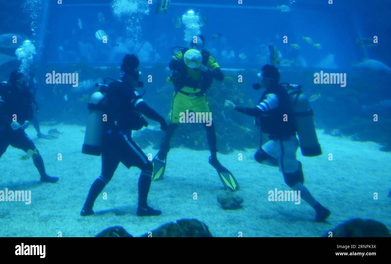 Underwater football hi-res stock photography and images - Alamy