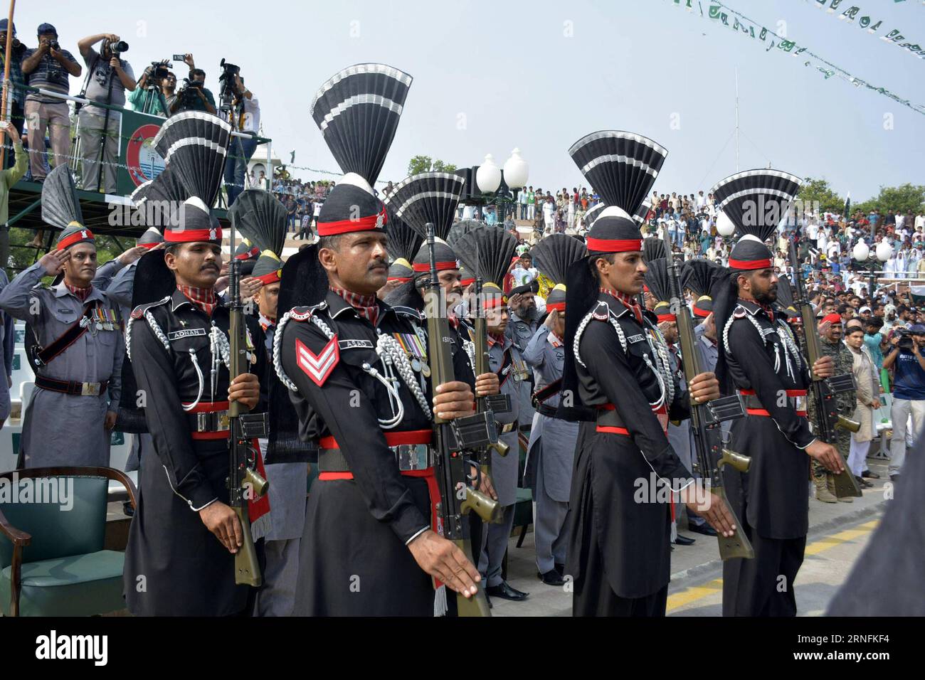 PAKISTAN-LAHORE-INDEPENDENCE DAY-CELEBRATION (160814) -- LAHORE, Aug ...