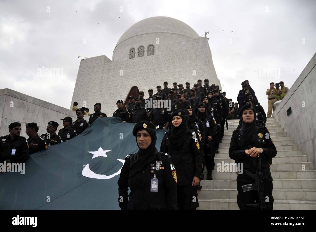 (160814) -- KARACHI, Aug. 14, 2016 -- Pakistani women commandos attend ...