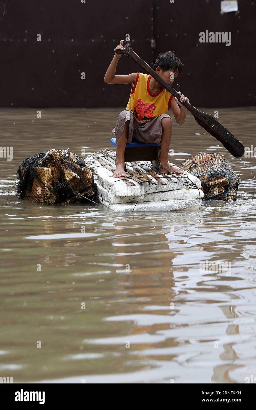 Raft in floods hi-res stock photography and images - Alamy
