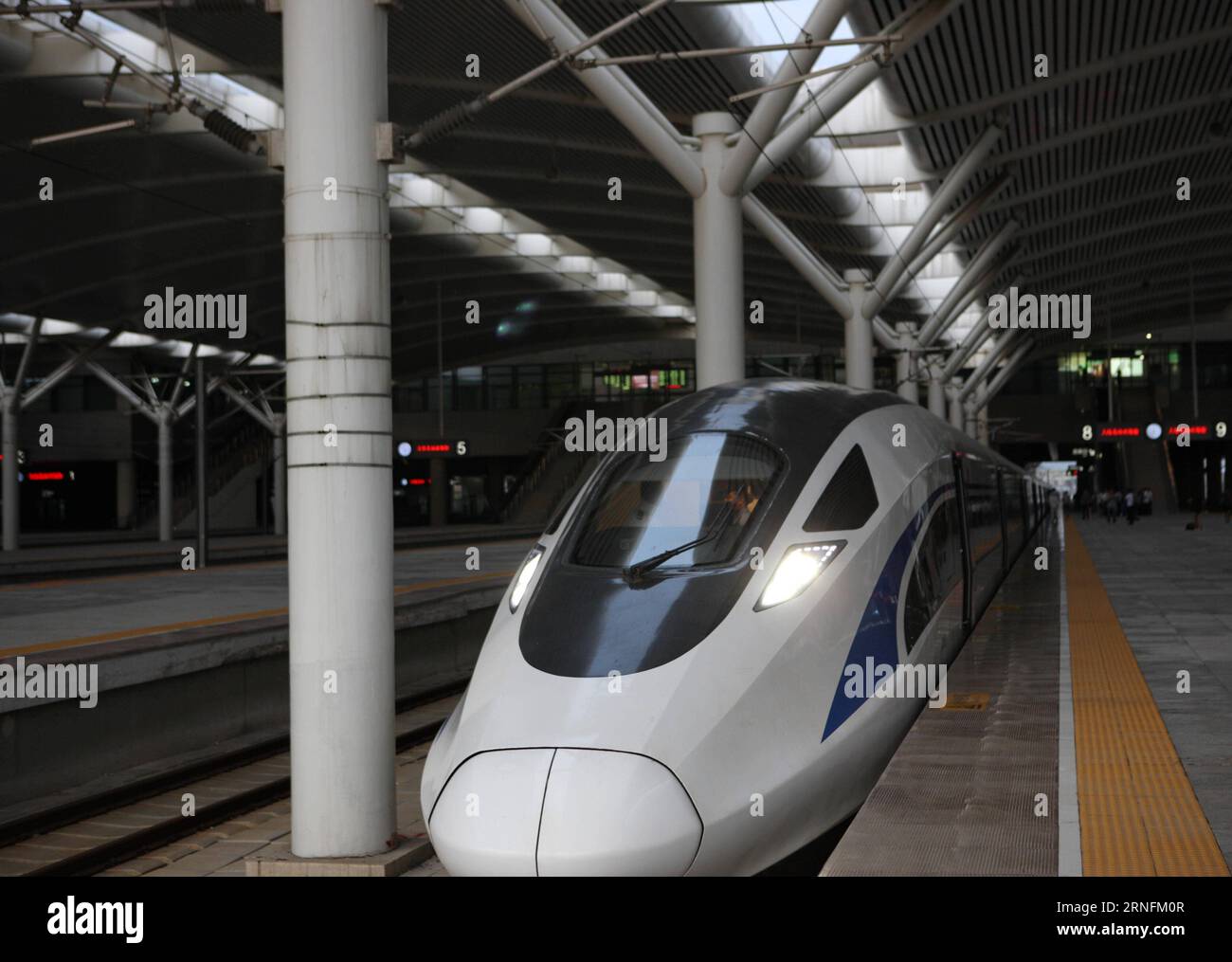 China railway multiple units train hi-res stock photography and images - Alamy