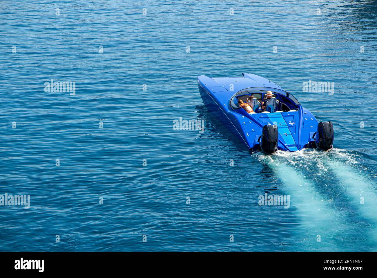 Twin engined boats hi-res stock photography and images - Alamy