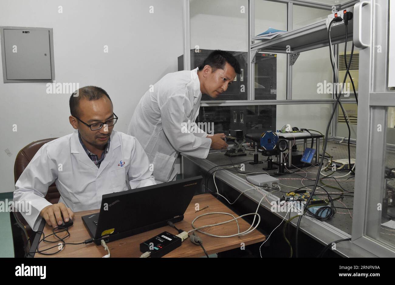 (160817) -- CHENGDU, Aug. 17, 2016 -- Researchers test an earth-based ...