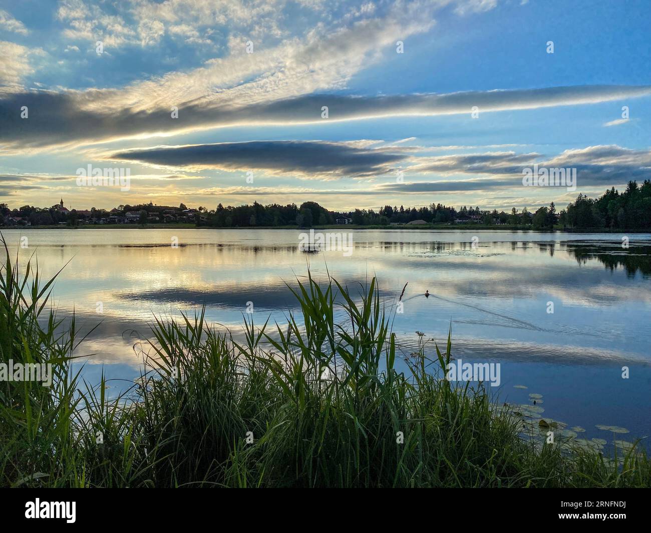 Scenic sky above the lake of Bad Bayersoien in the Bavarian Alps ...