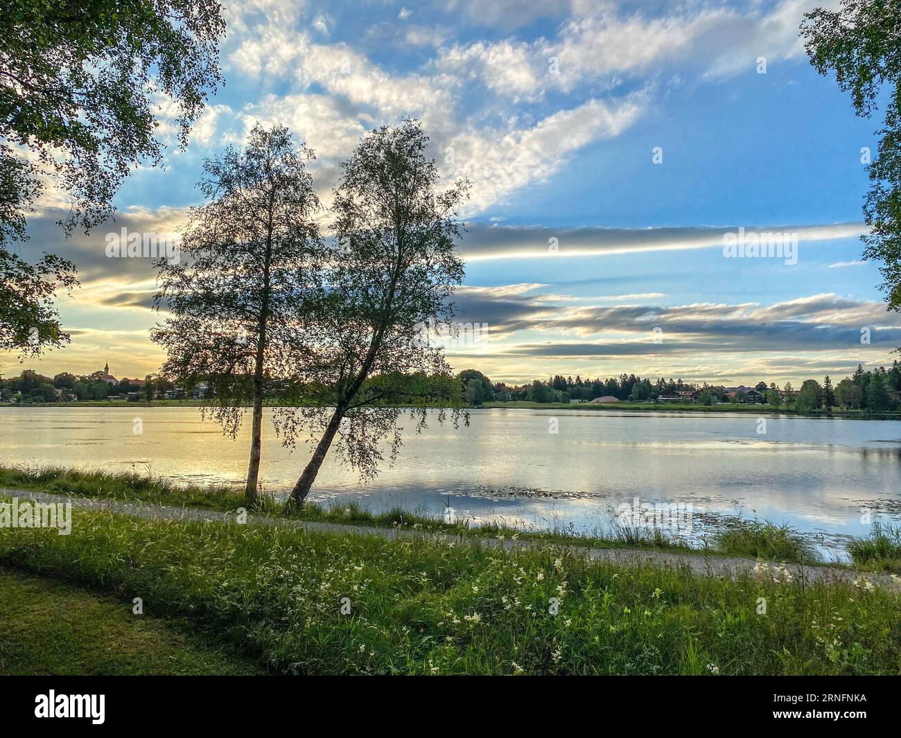 Scenic sky above the lake of Bad Bayersoien in the Bavarian Alps ...