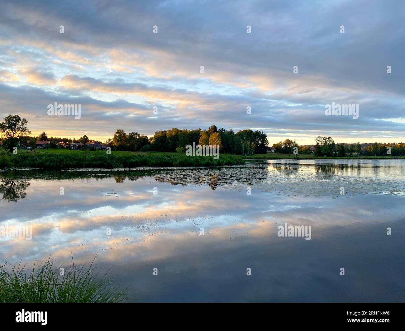 Scenic sky above the lake of Bad Bayersoien in the Bavarian Alps ...