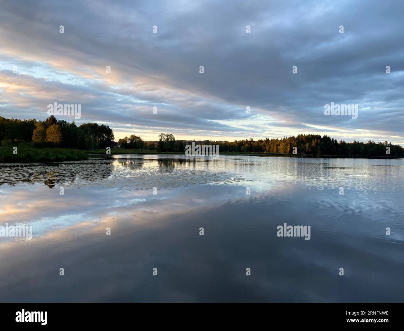 Scenic sky above the lake of Bad Bayersoien in the Bavarian Alps ...