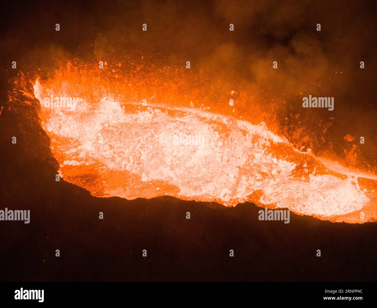 Images from the recent volcanic eruption at Litli-Hrutur in the ...