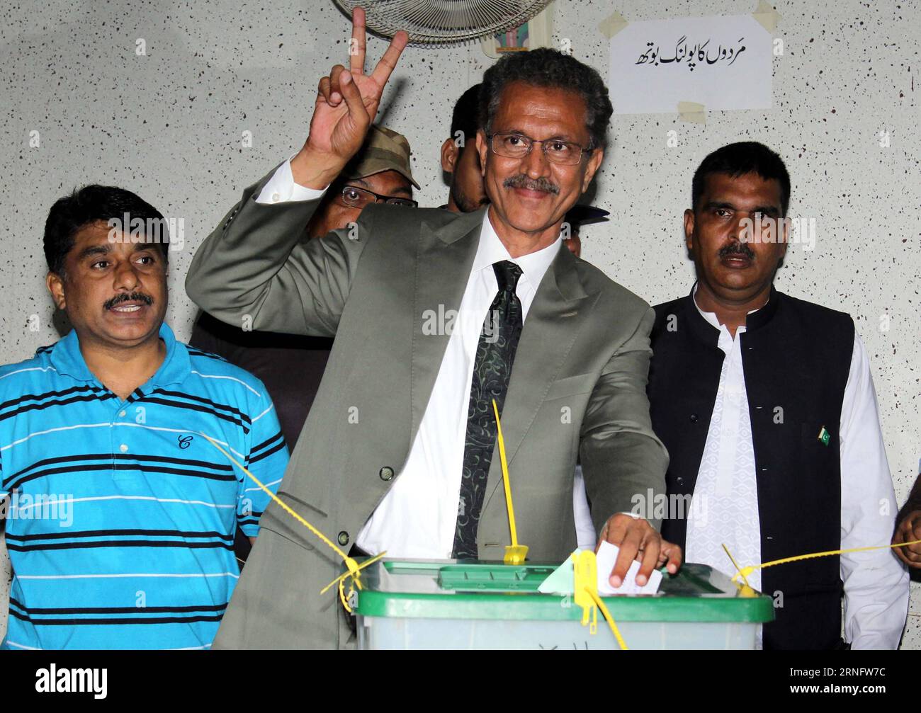 Polling section hi-res stock photography and images - Alamy