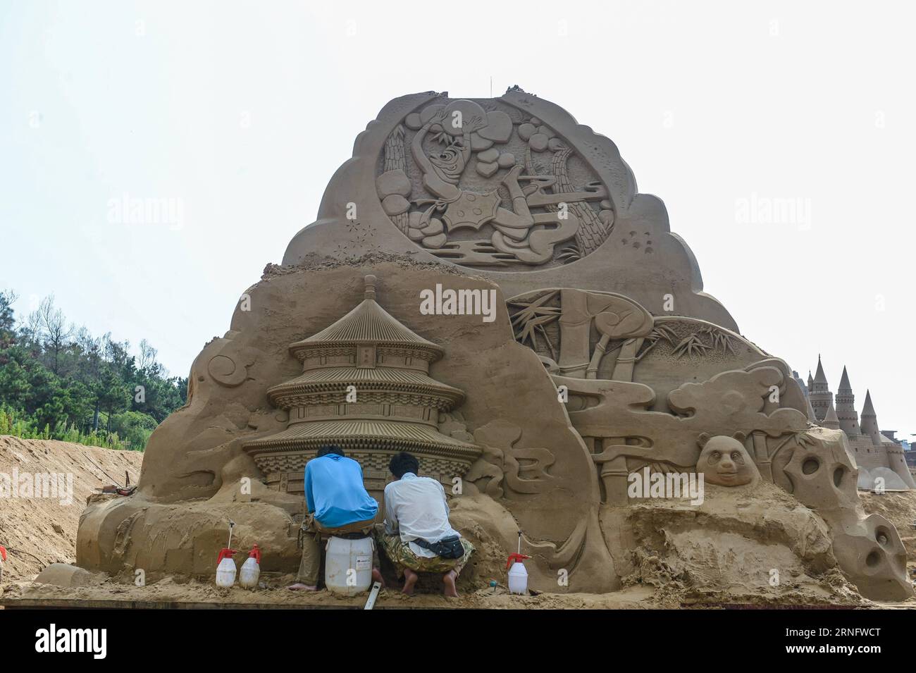 Sculptors create sand sculptures with Chinese characteristics in ...