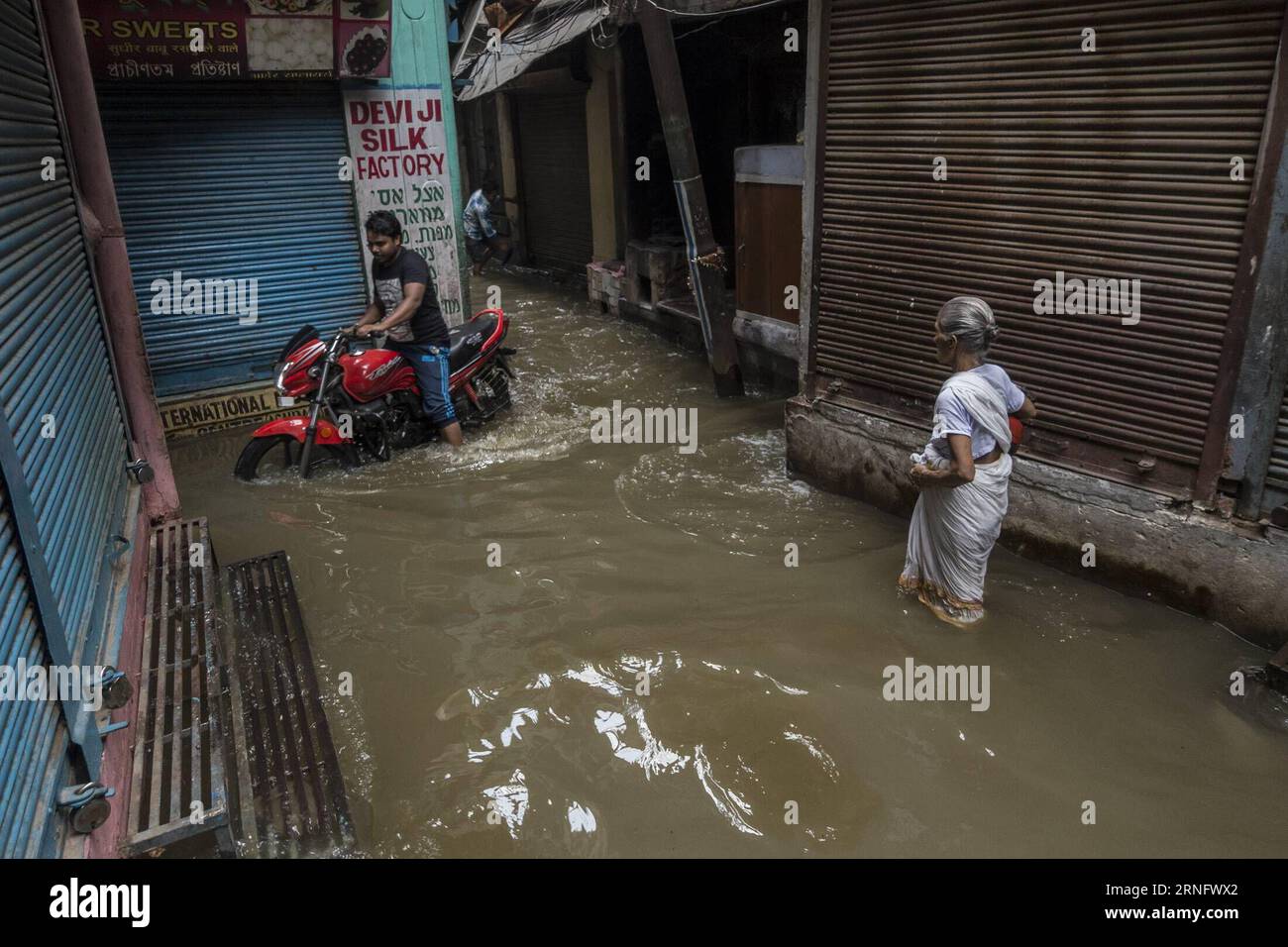 Varanasi flood hi-res stock photography and images - Alamy
