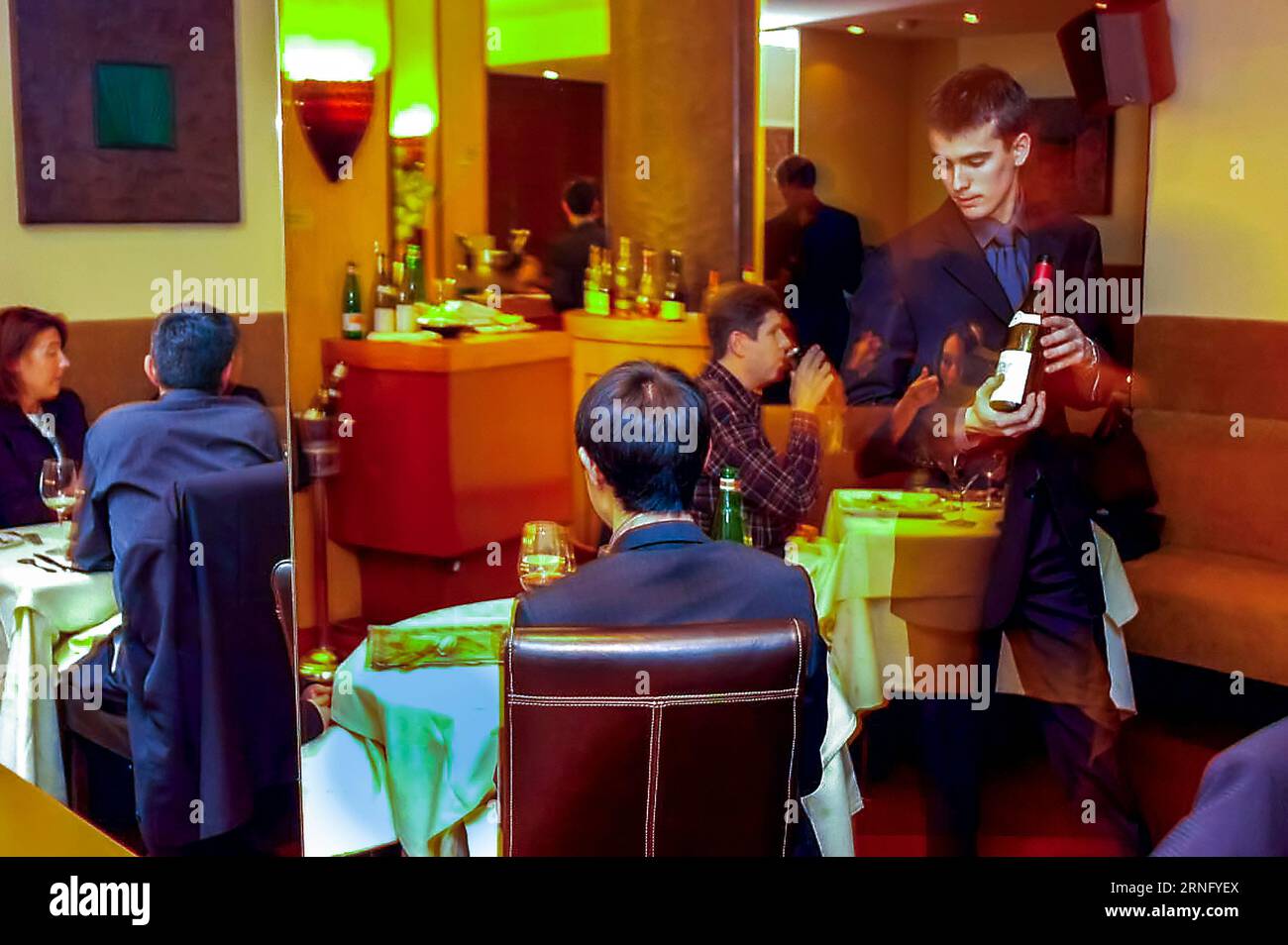 Work crowd tourists visiting montmartre hi-res stock photography and ...