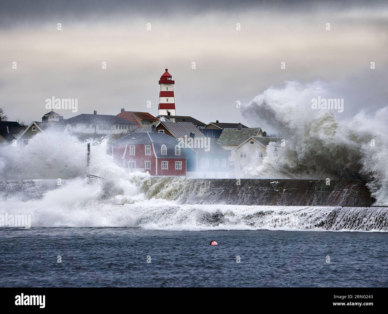 Winter storms and clashing waves on Alnes, Godøy, Ålesund, Norway Stock ...