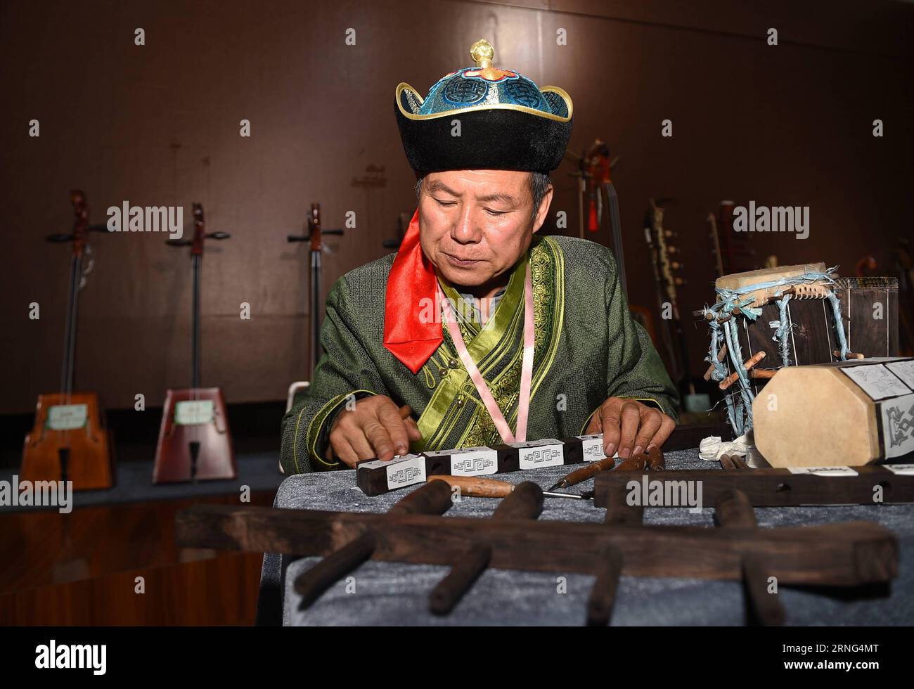 Mongolian instruments hi-res stock photography and images - Alamy