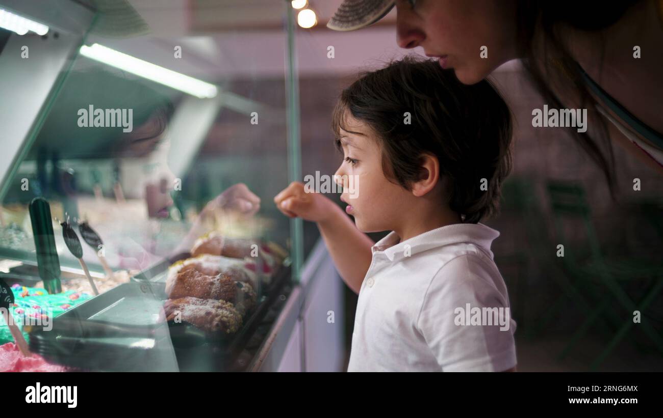 Choosing ice cream flavor hi-res stock photography and images - Alamy