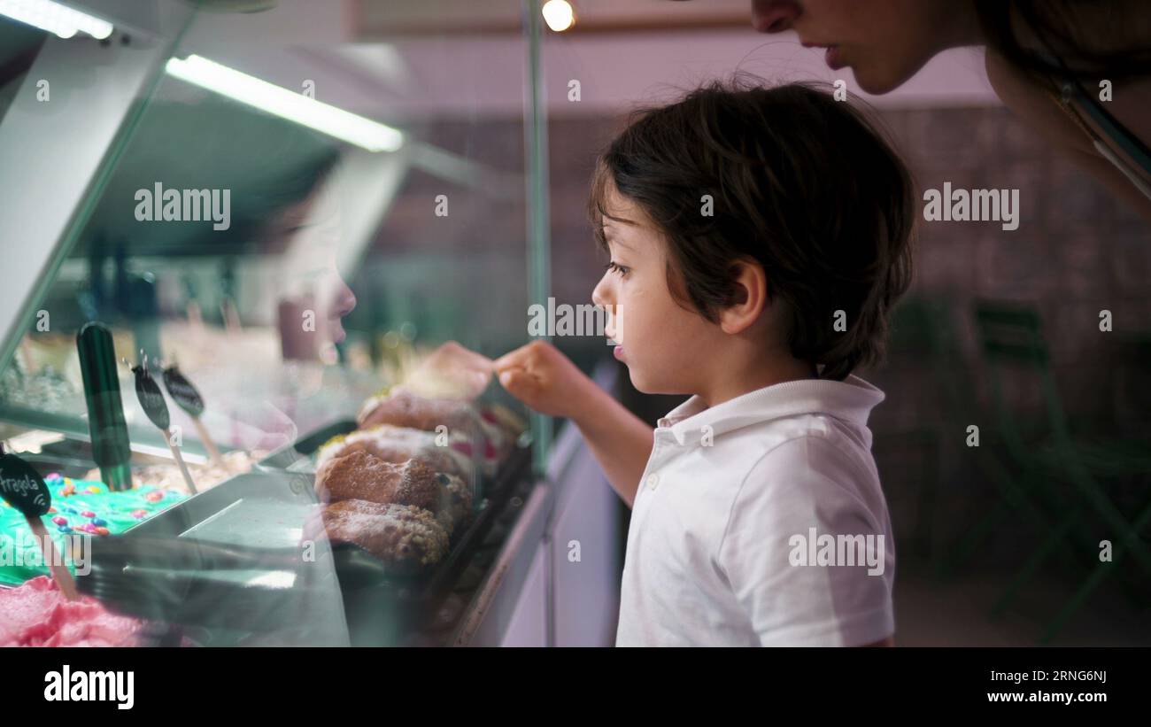 Choosing ice cream flavor hi-res stock photography and images - Alamy