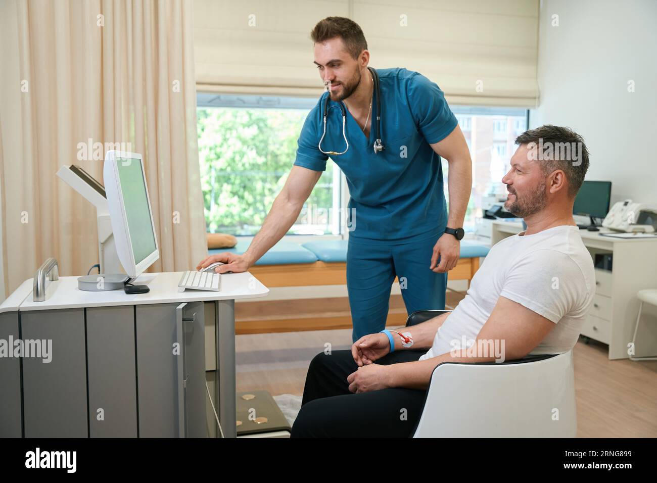 Ecg recording screen hi-res stock photography and images - Alamy