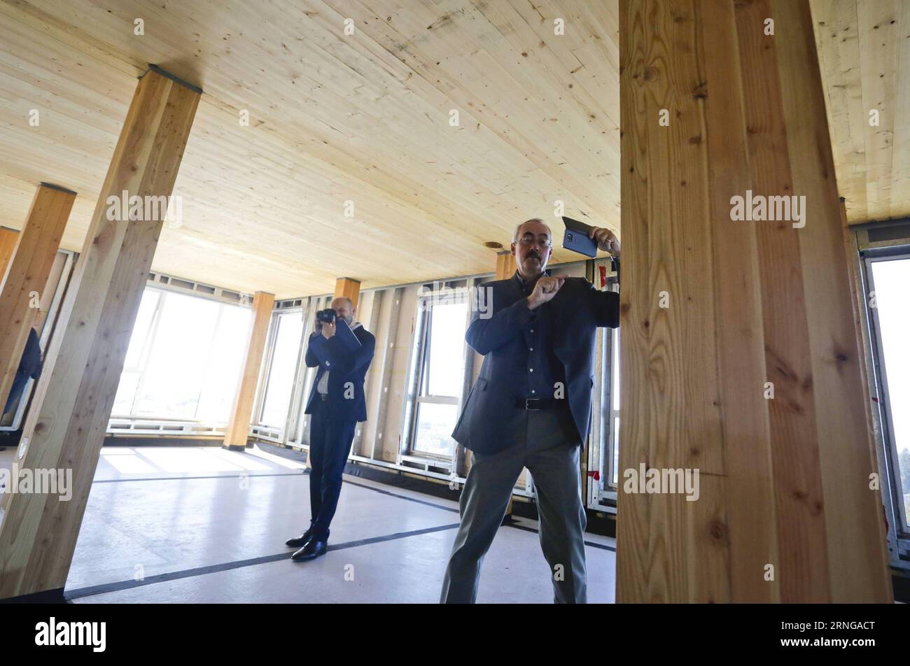 53 storey tower hi-res stock photography and images - Alamy