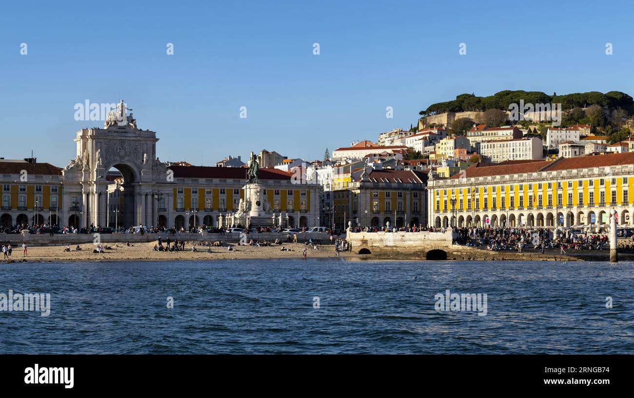 Praca do comercio square dusk hi-res stock photography and images - Alamy