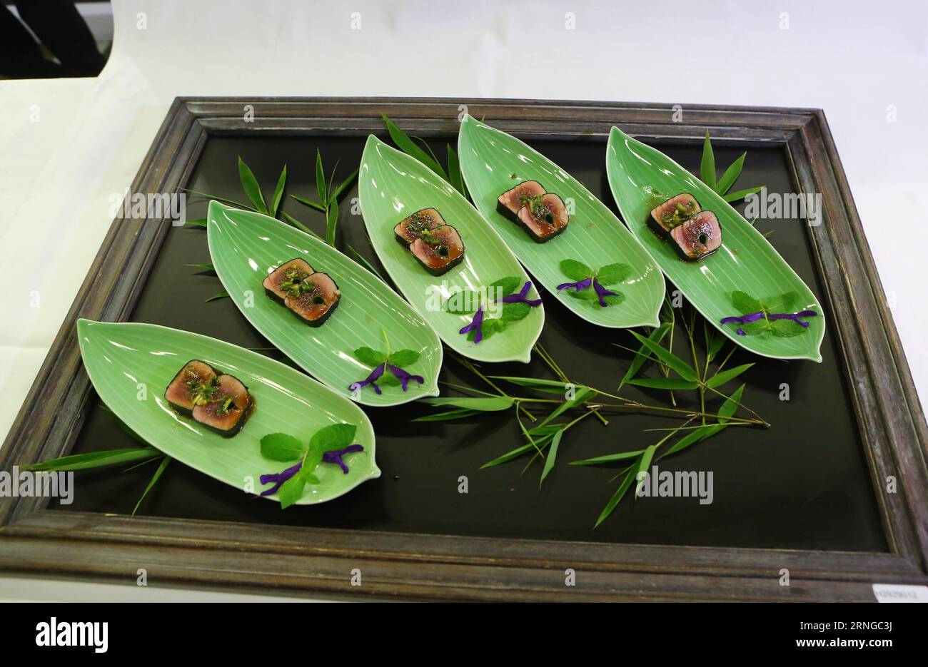 Showtheir hi-res stock photography and images - Alamy