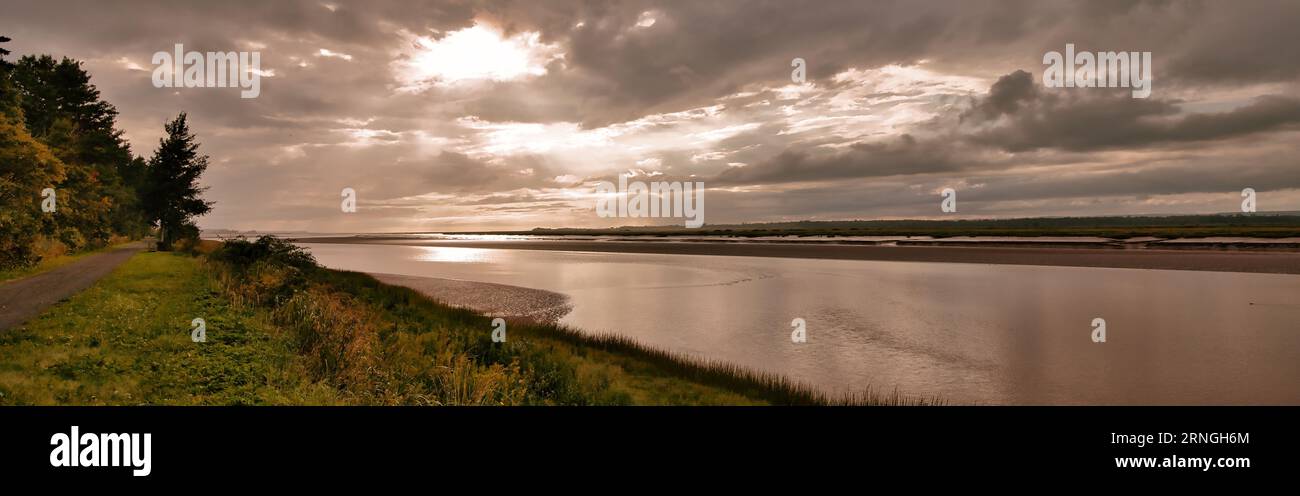 Tidal bore fundy bay hi-res stock photography and images - Alamy