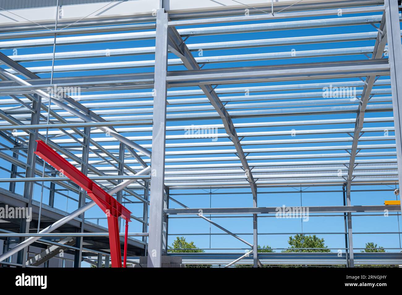 Steel roof frame under construction hi-res stock photography and images ...