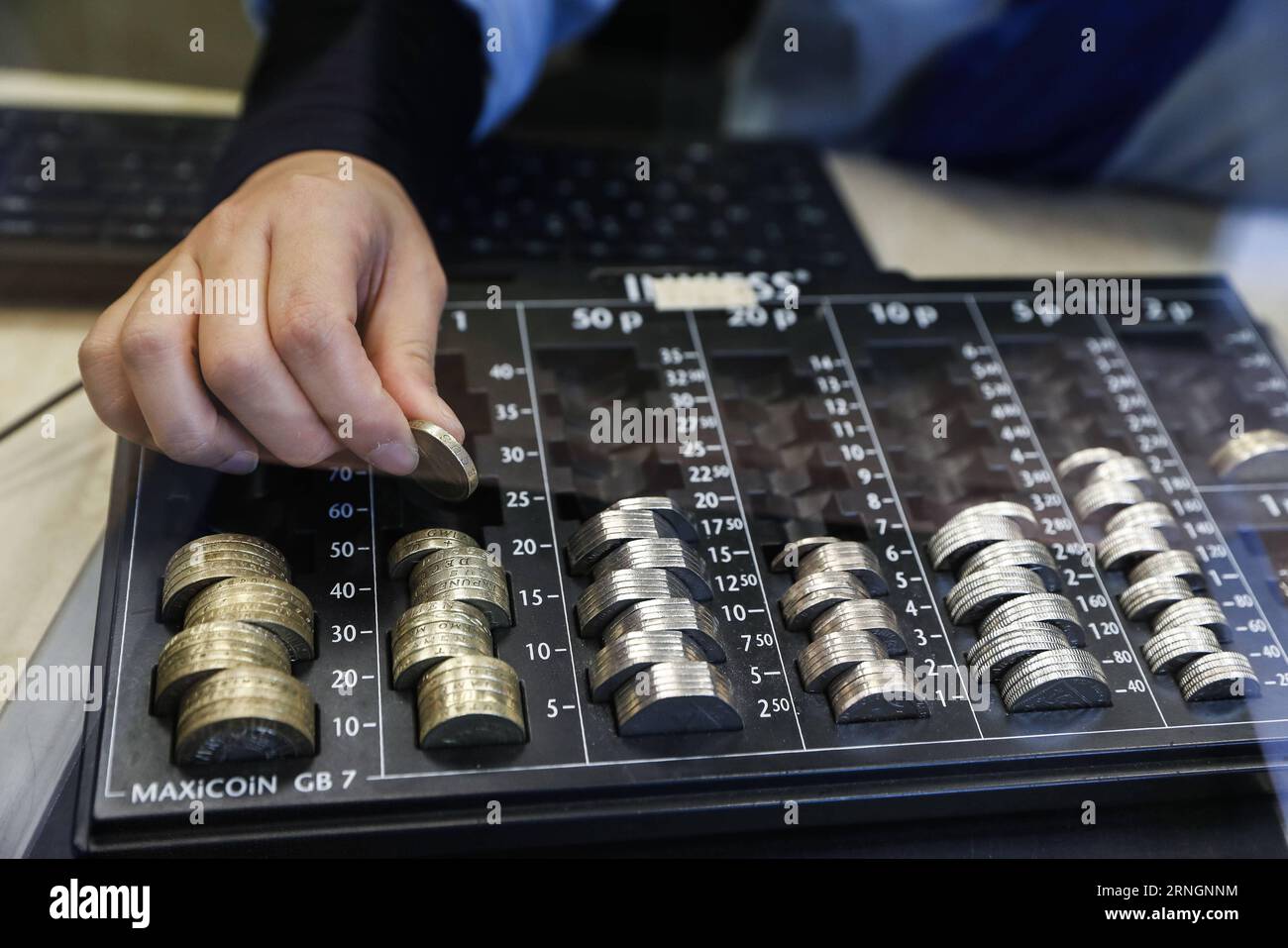 Bank cashier uk hi-res stock photography and images - Alamy