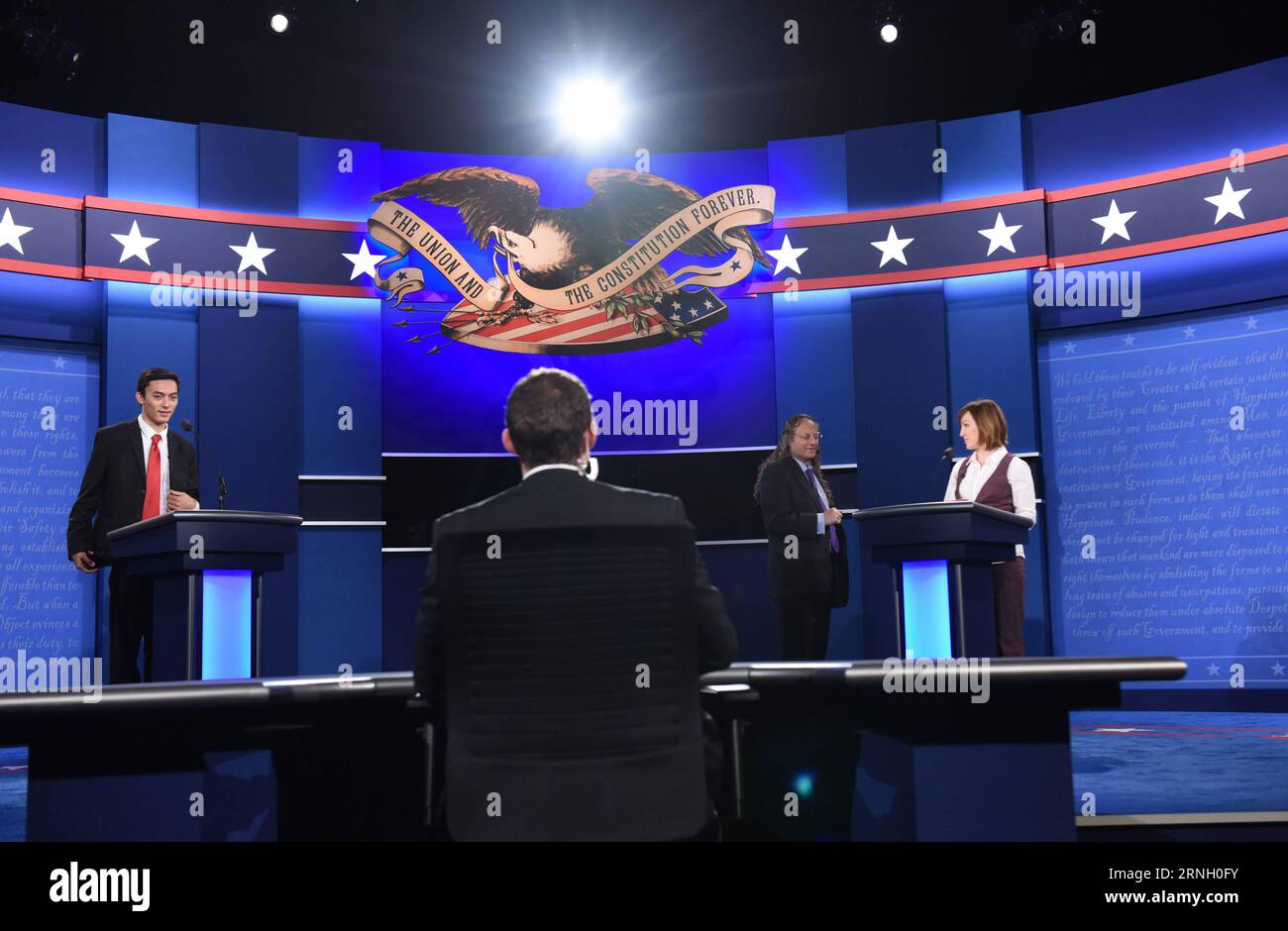 Tv staff hi-res stock photography and images - Alamy