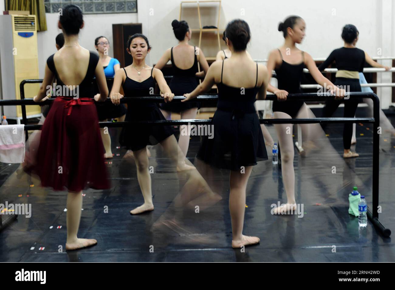 201 dance company hi-res stock photography and images - Alamy
