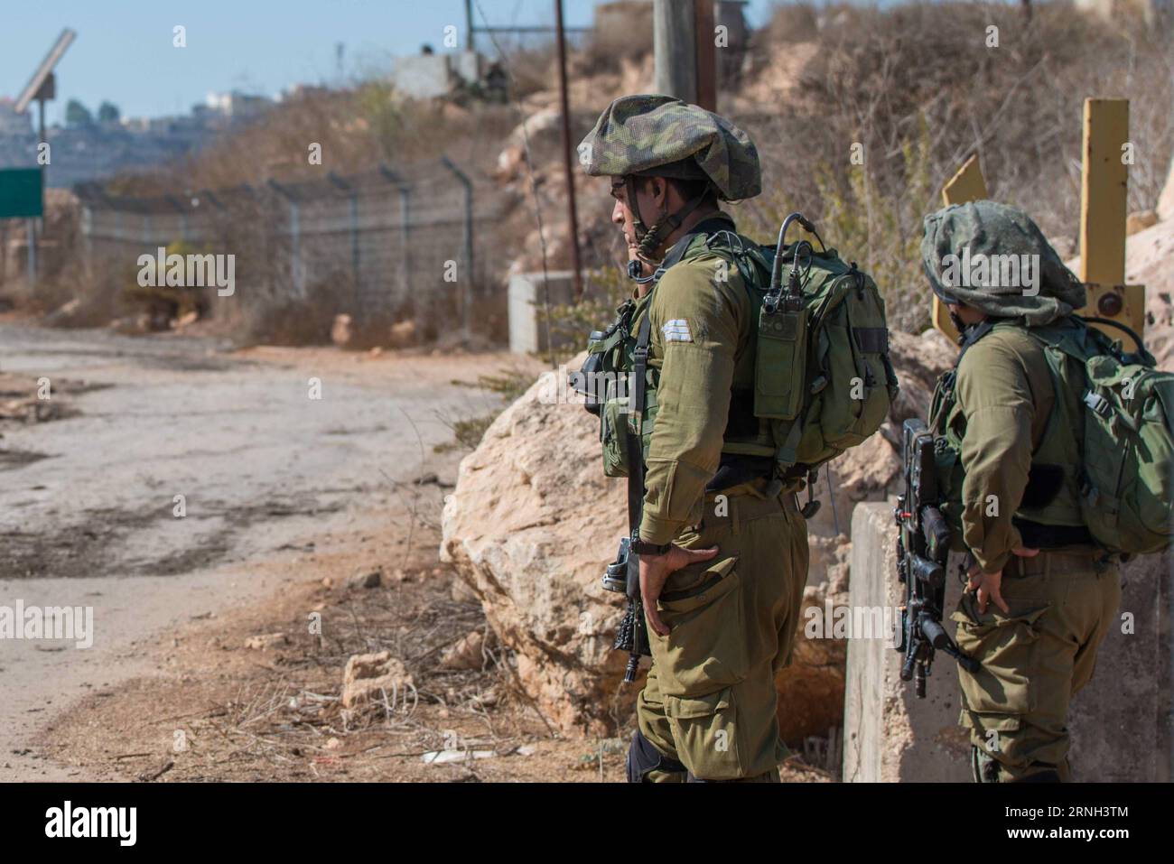 (161026) -- METULA, Oct. 26, 2016 -- Israeli soldiers hold positions ...