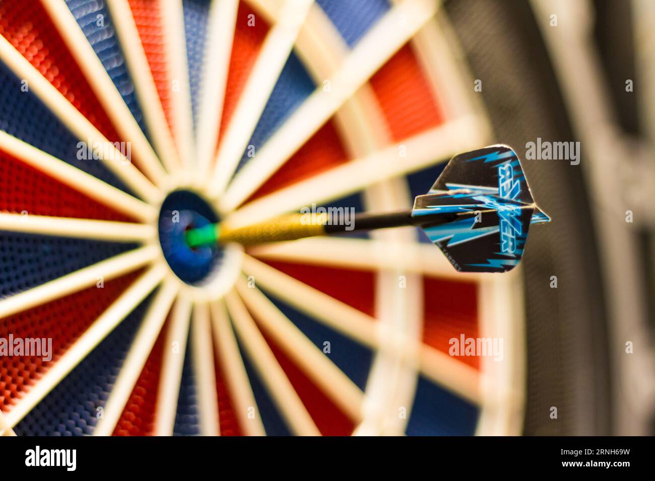 Darts arrow pricked in middle of dartboard Stock Photo - Alamy