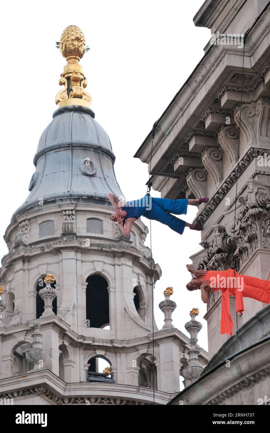 London, UK. 1st September, 2023. Vertical dance company Bandaloop ...
