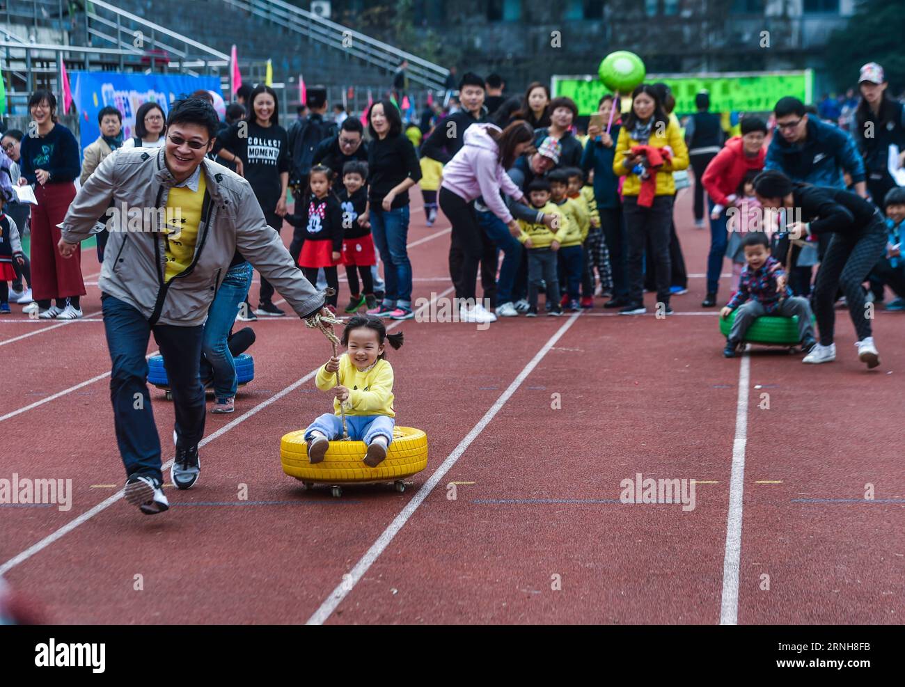 Sports day parents race hi-res stock photography and images - Alamy