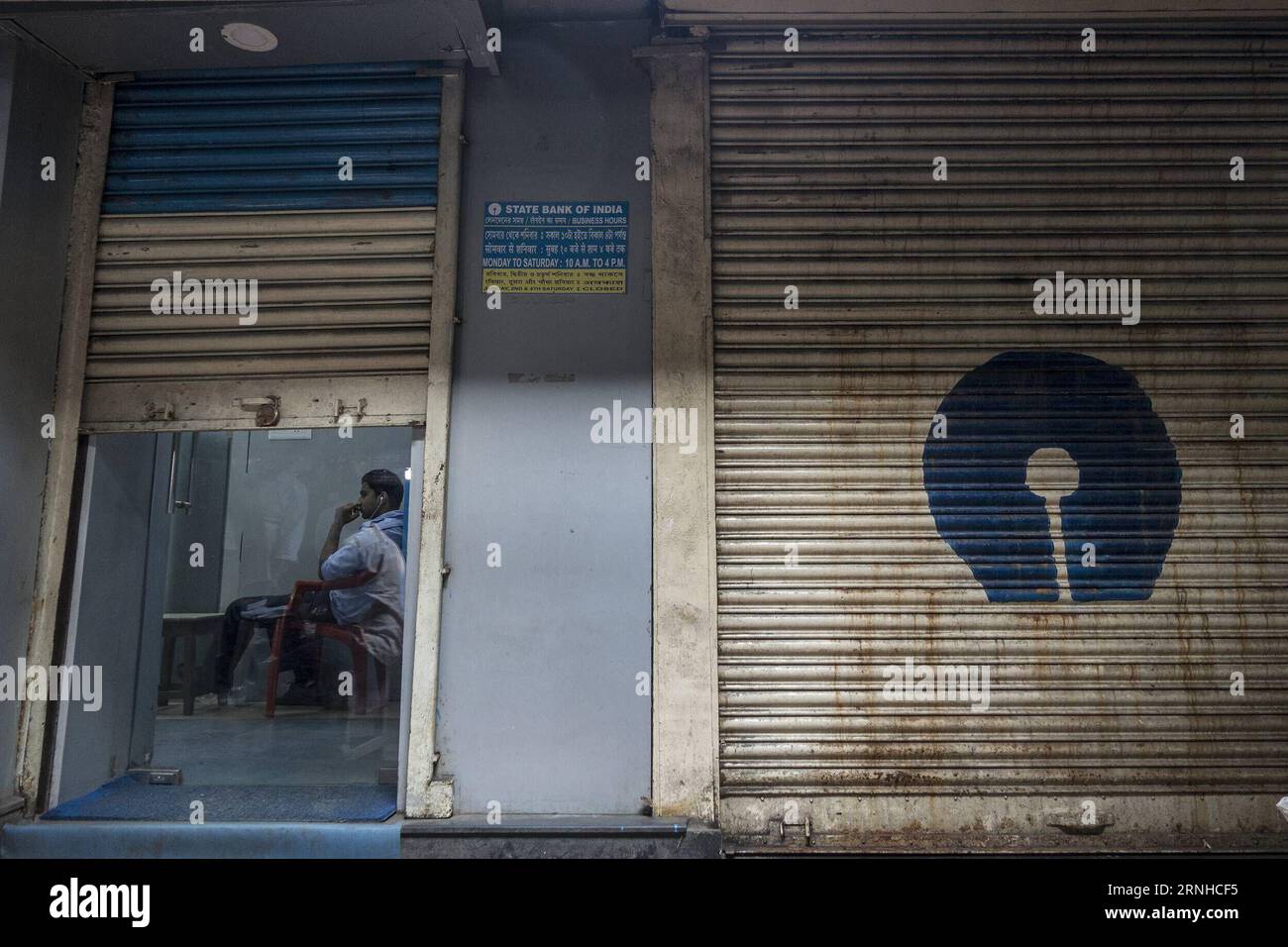 Closed atm hi-res stock photography and images - Alamy