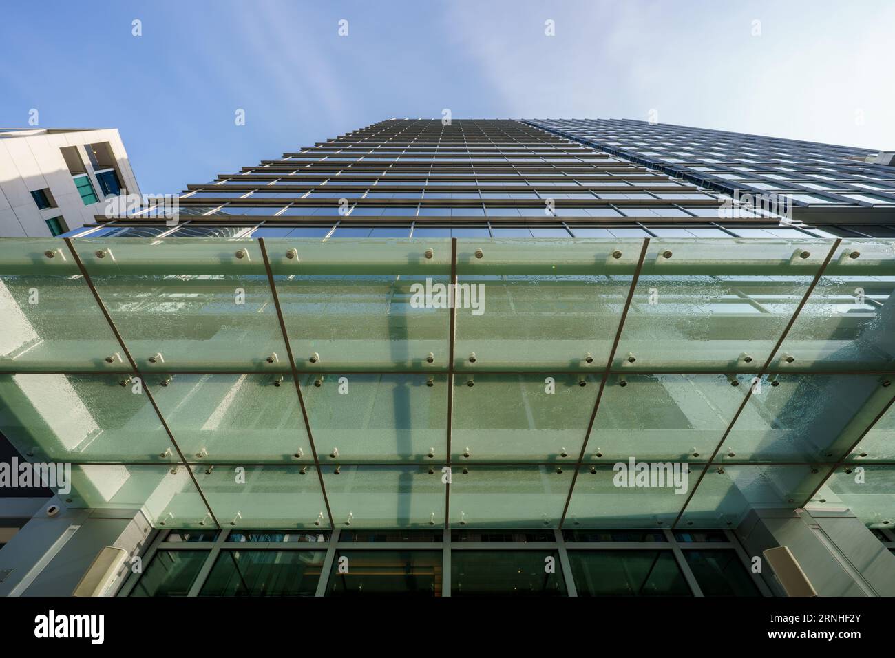 Glass overhang hi-res stock photography and images - Alamy