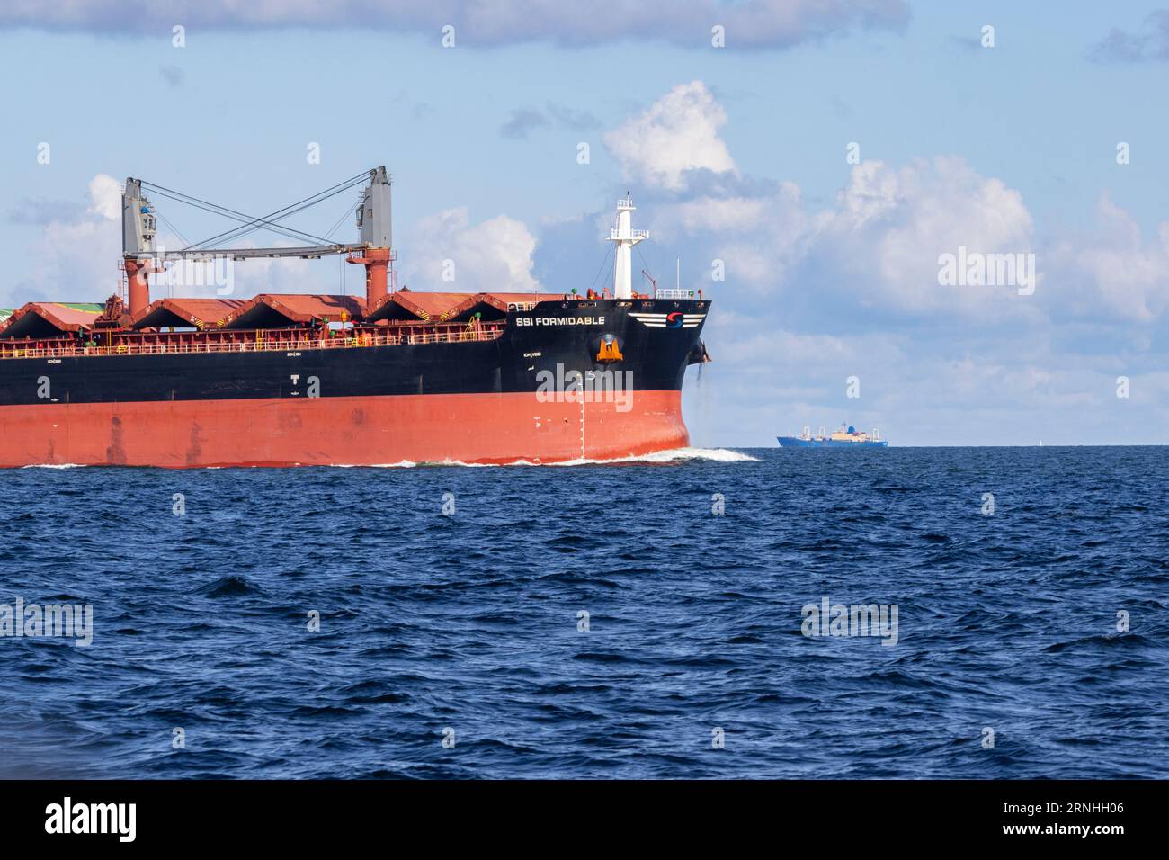 Lng shipping routes hi-res stock photography and images - Alamy