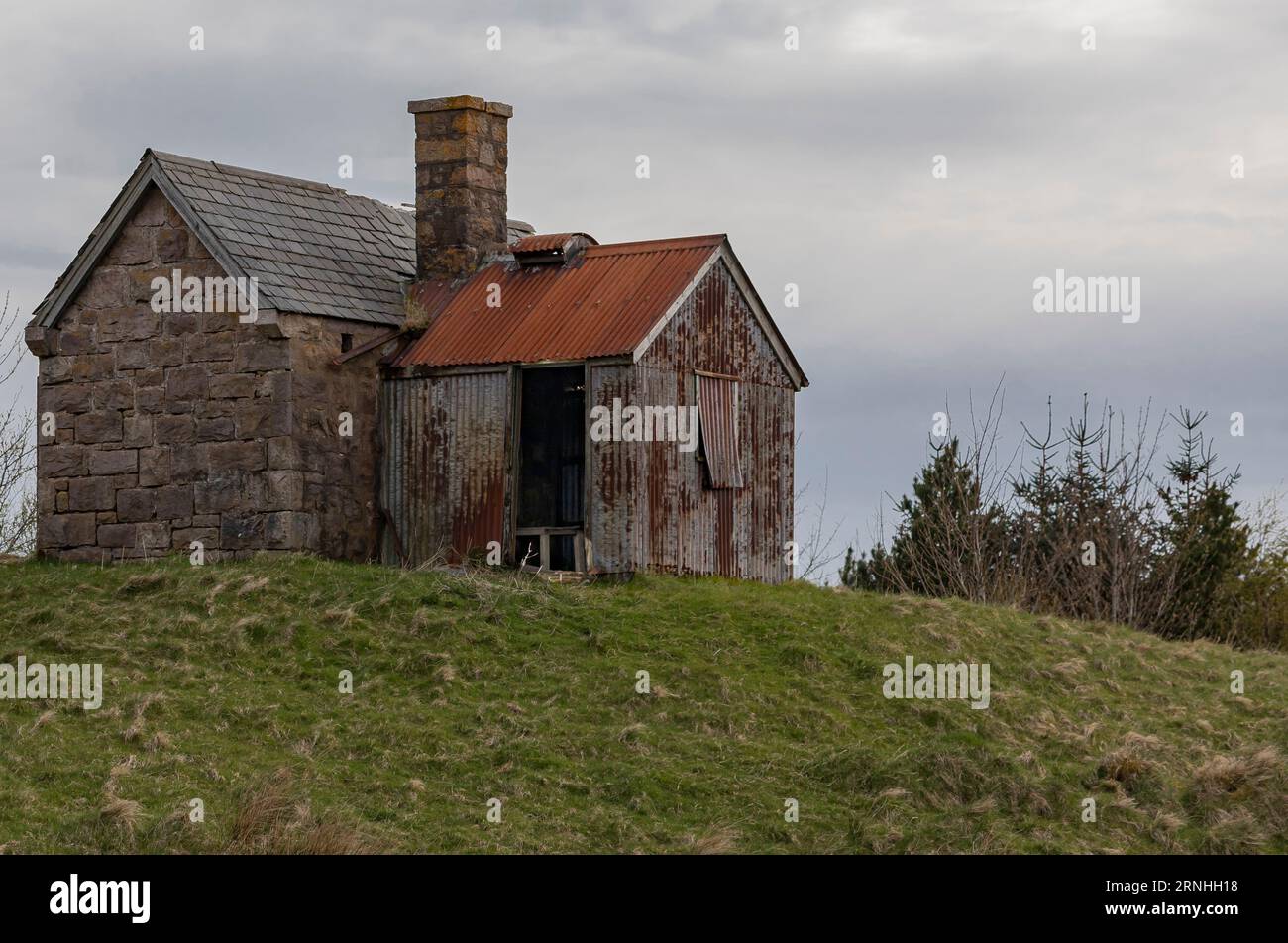 Old shepherds hut hi-res stock photography and images - Alamy