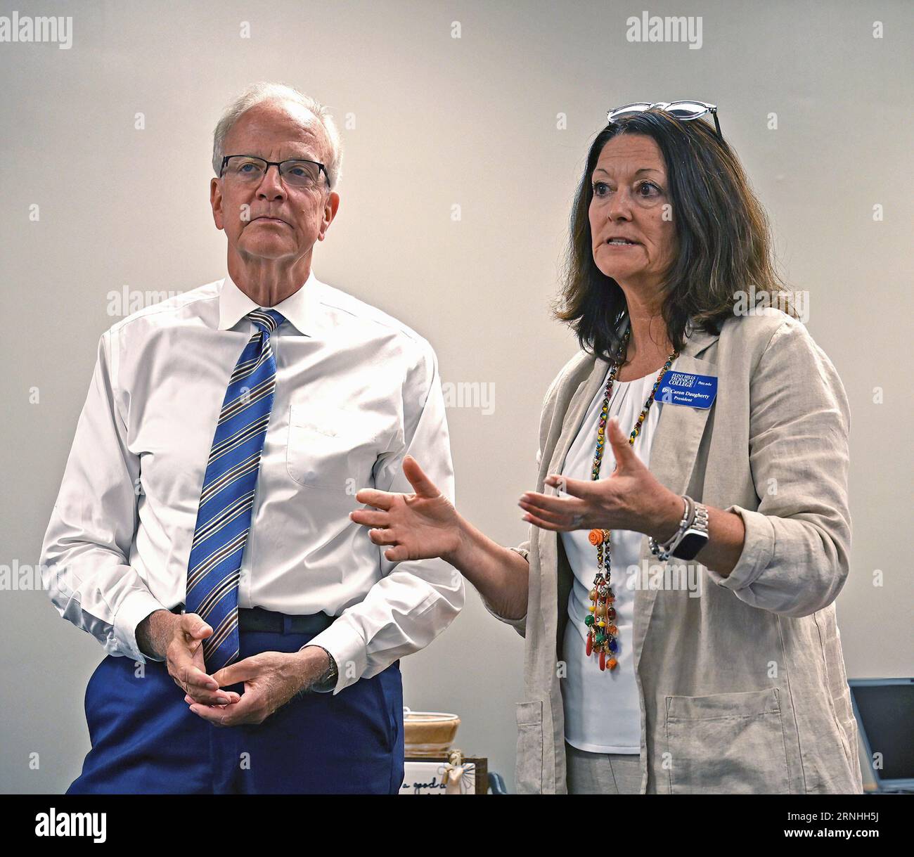 Brief tour hi-res stock photography and images - Alamy