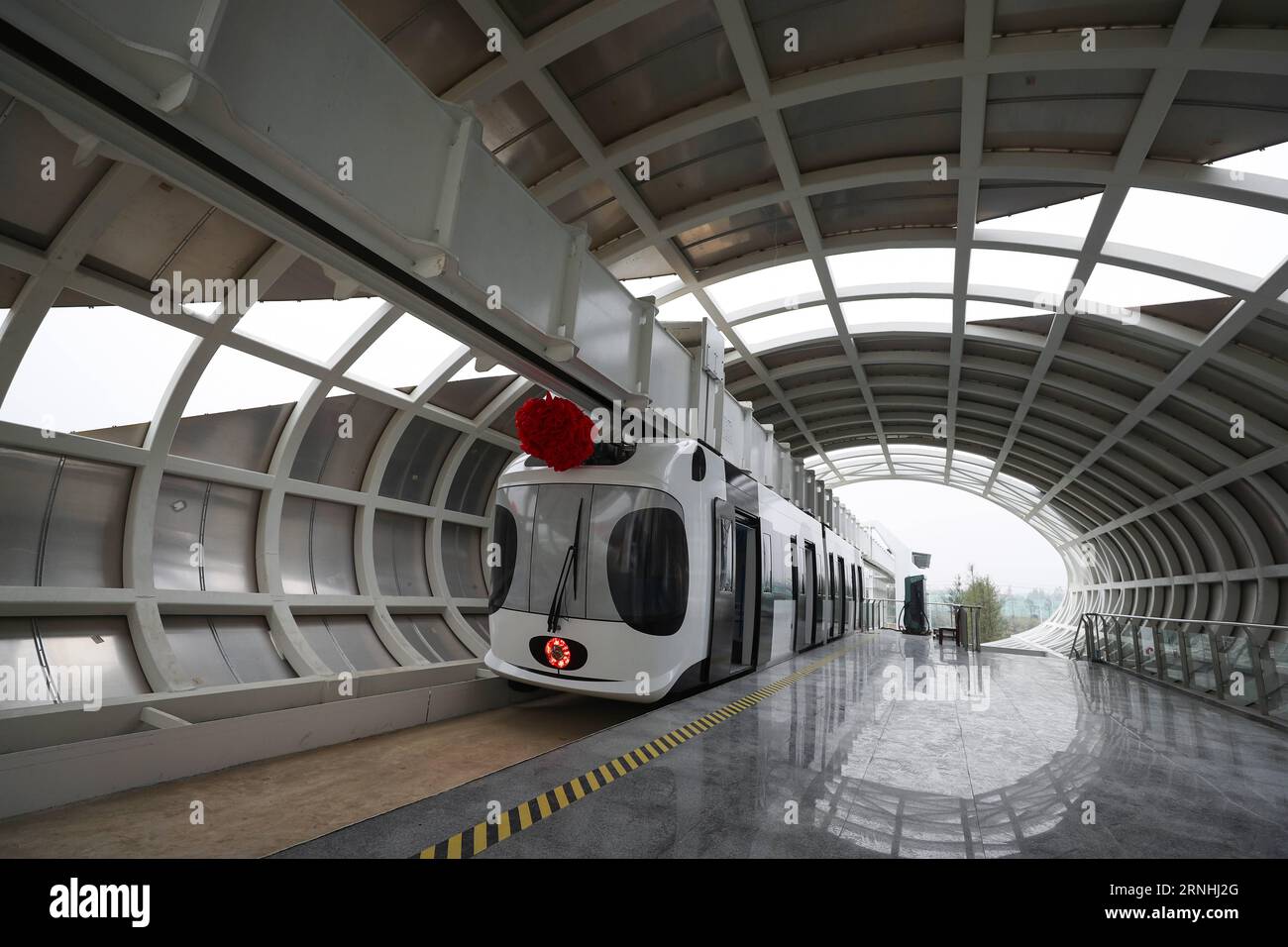 Suspended monorail china hi-res stock photography and images - Alamy