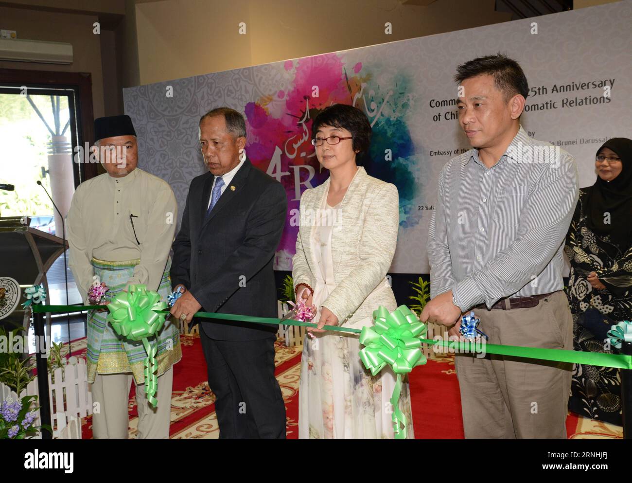 (161122) -- BANDAR SERI BEGAWAN, Nov. 22, 2016 -- Hj Awang Halbi (2nd-L ...
