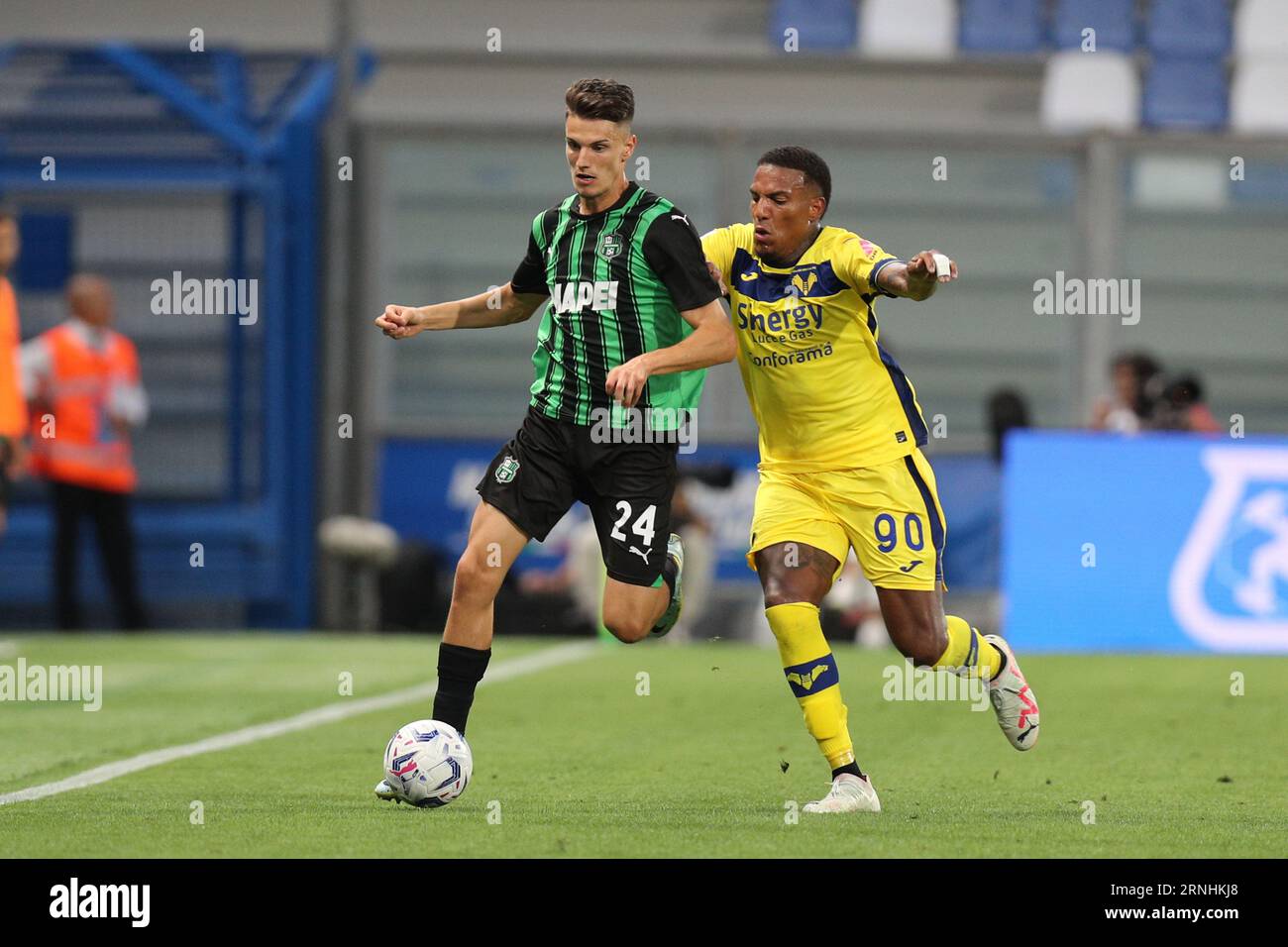 Daniel Boloca (Sassuolo)Michael Folorunsho (Hellas Verona) during the ...