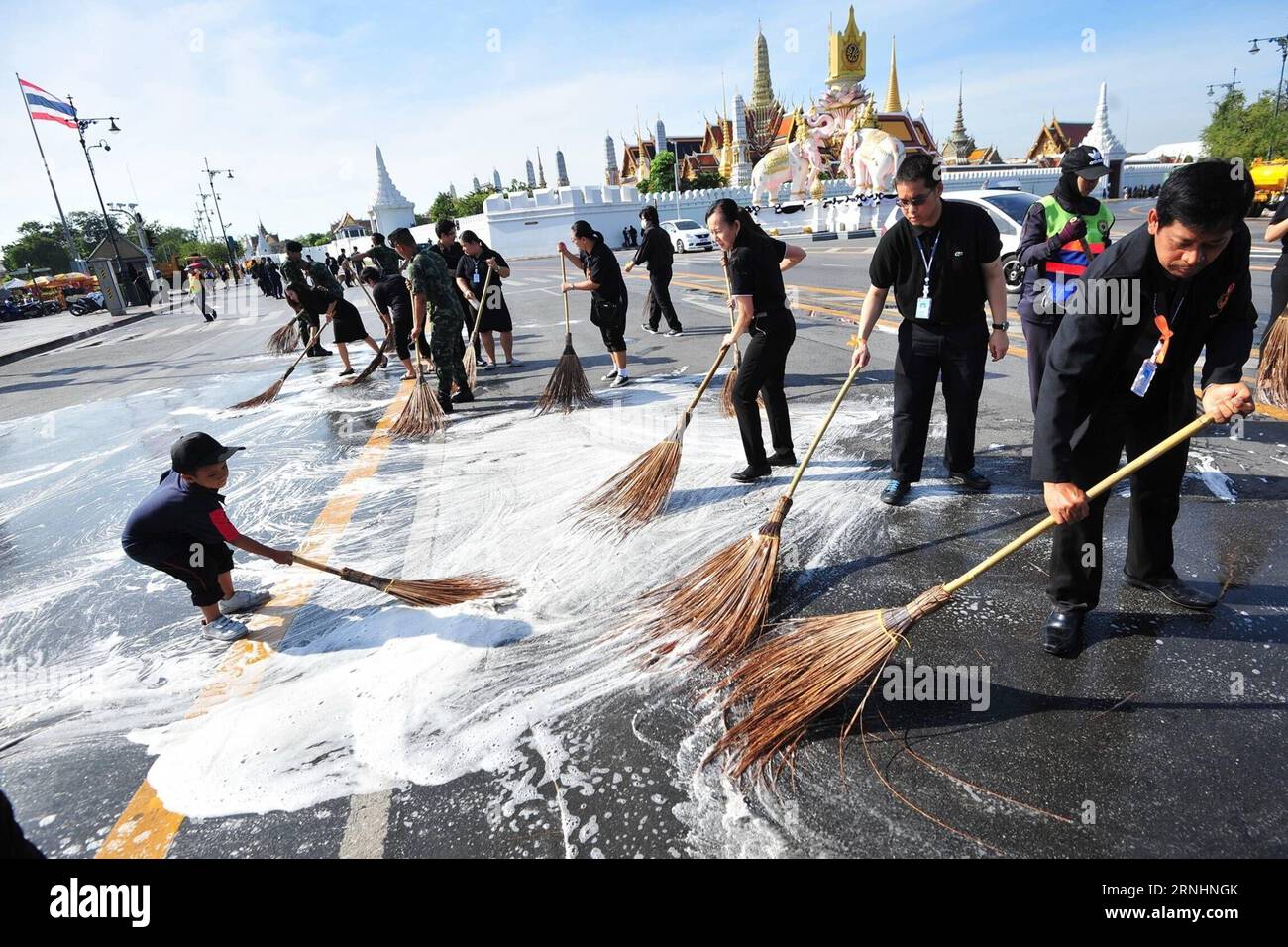 Cleaning campaign closed hi-res stock photography and images - Alamy