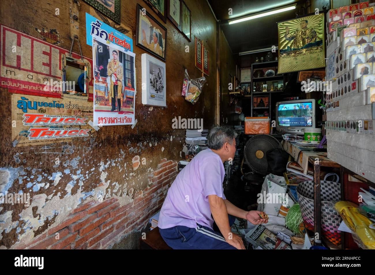 (161204) -- BANGKOK, Dec. 4, 2016 -- An image of Thailand s new King ...