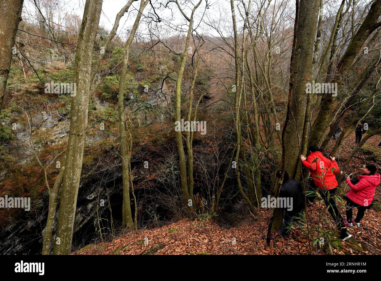 Giant sinkhole china hi-res stock photography and images - Alamy